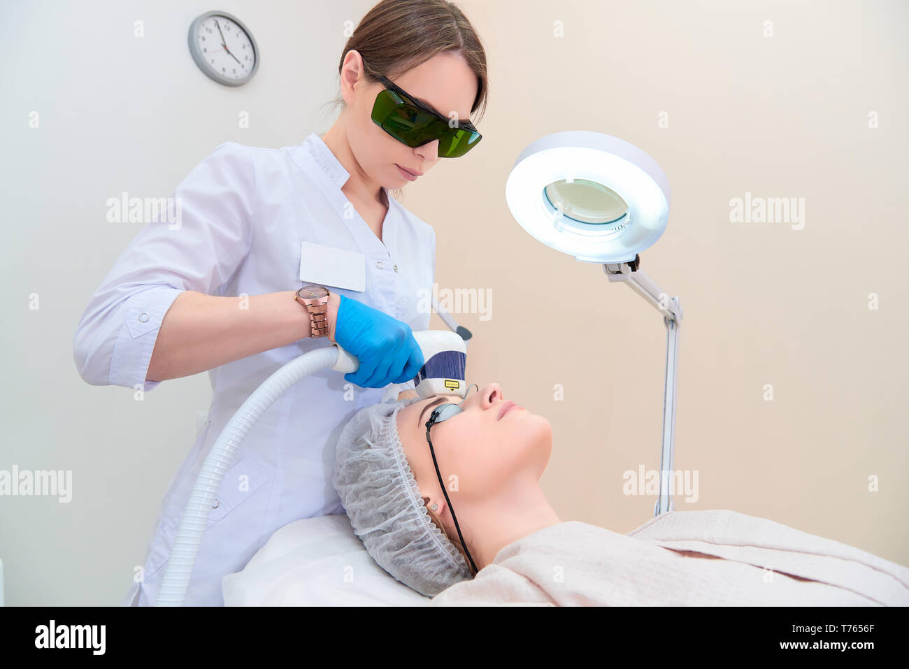 Laser procedure hi-res stock photography and images - Alamy
