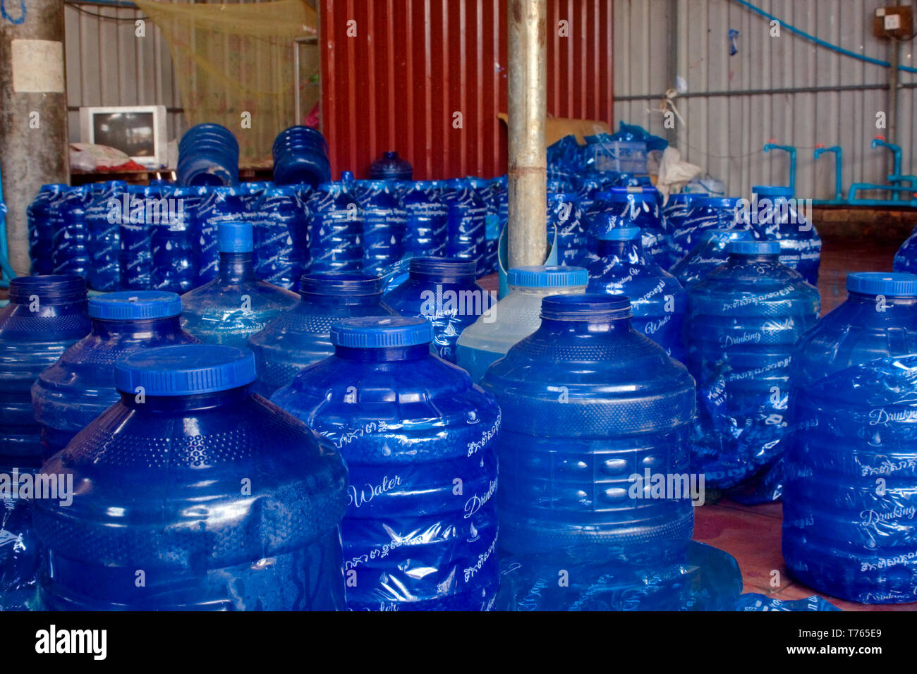 Shrink wrapped bottles hi-res stock photography and images - Alamy