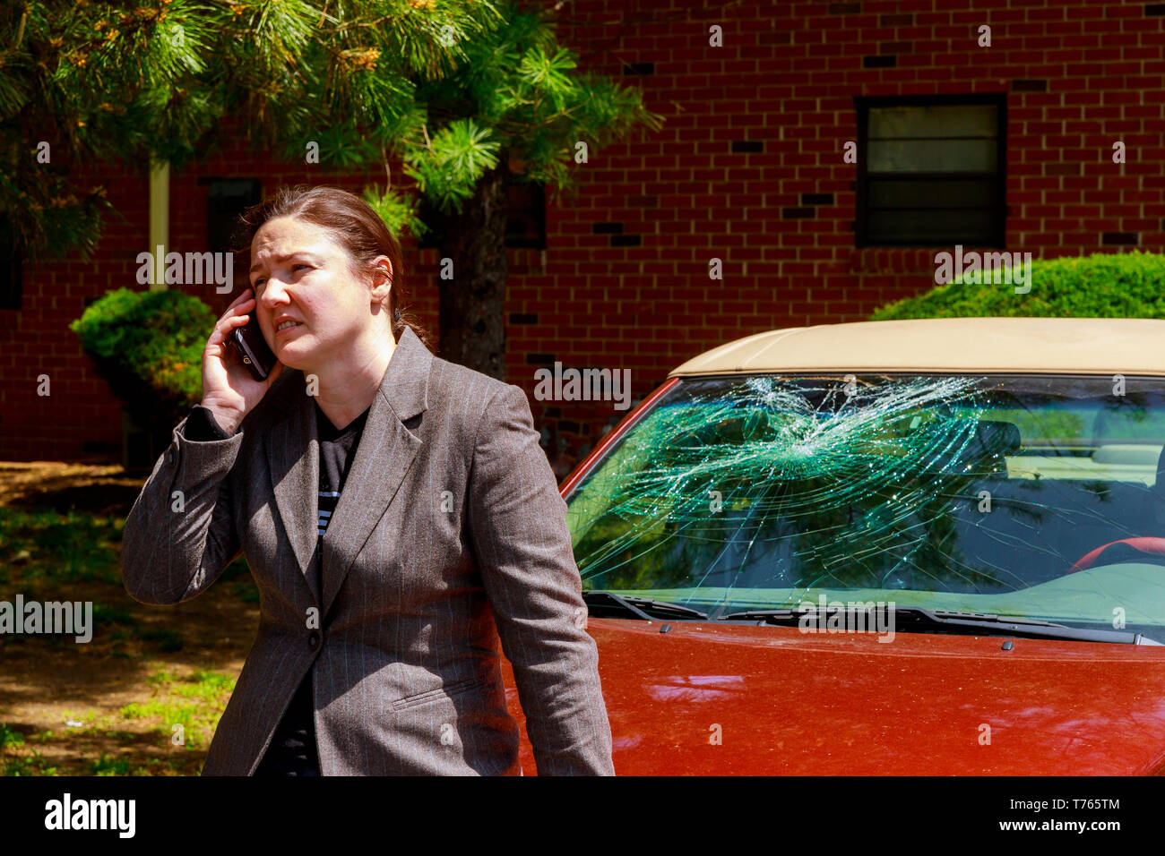 Woman making a phone call after a car accident Stock Photo - Alamy