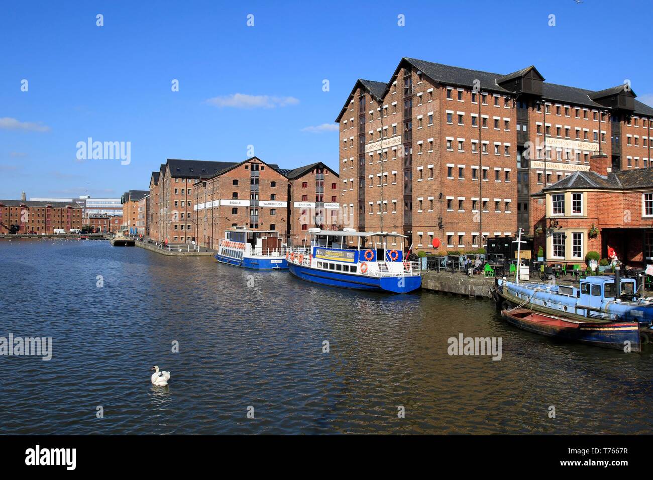 Living victorian dockyard hi-res stock photography and images - Alamy