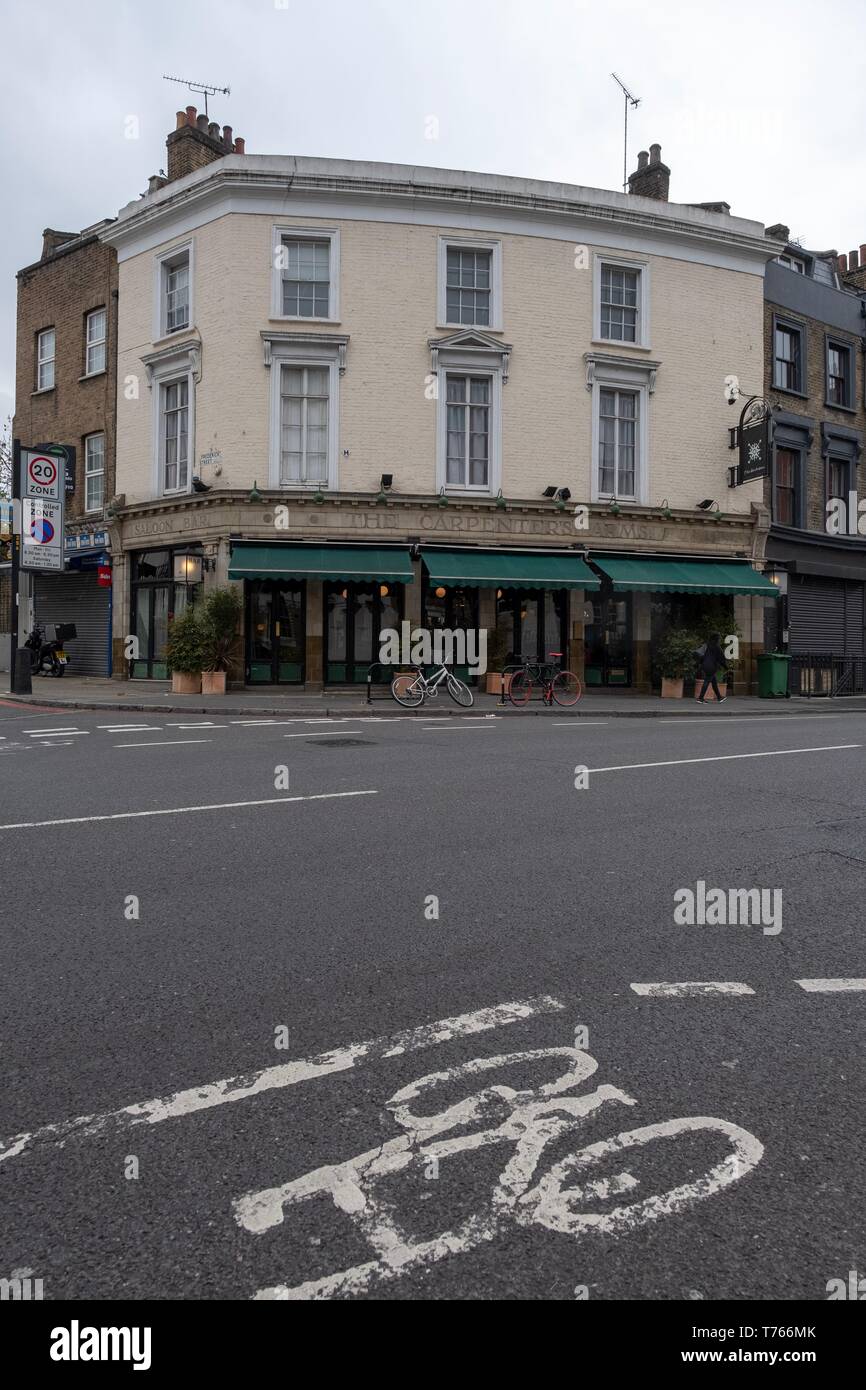 Kings cross road hi-res stock photography and images - Alamy