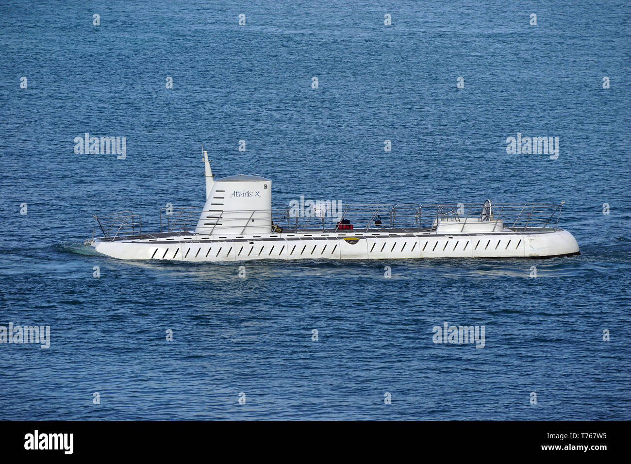 Tourist Submarine in Honolulu Harbor Stock Photo - Alamy