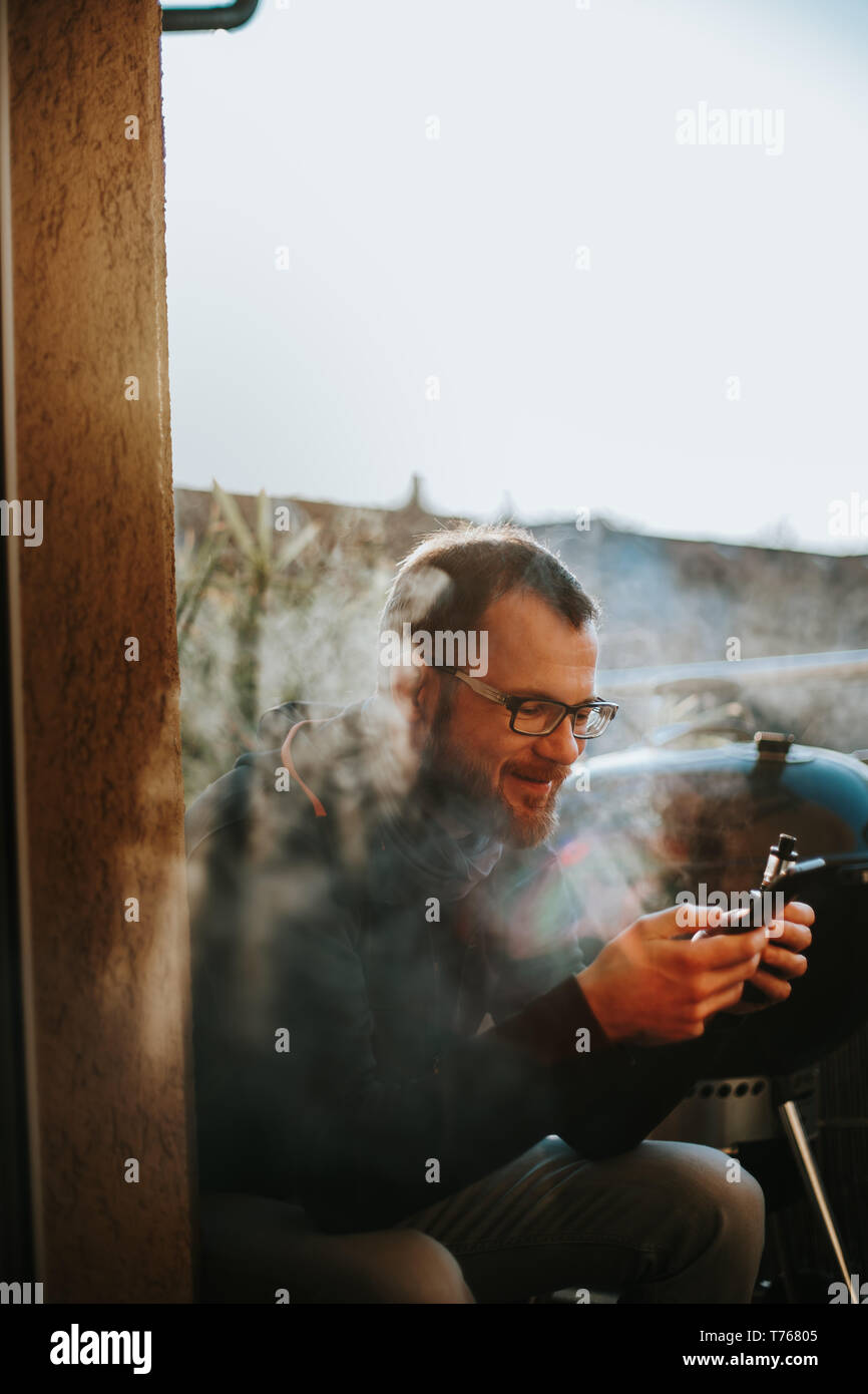 Smartphone smoke hi-res stock photography and images - Alamy