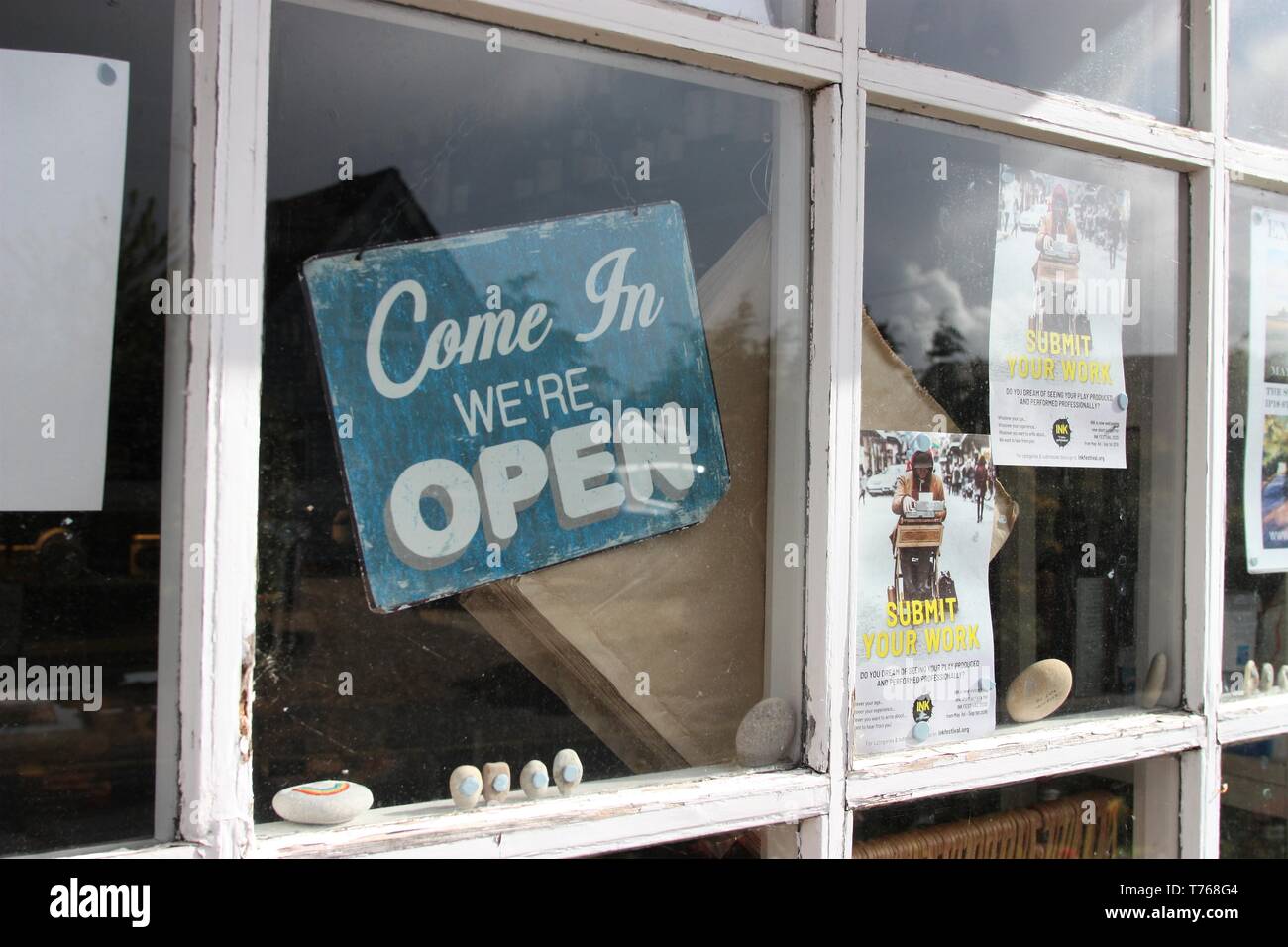 open sign in the window of a shop Stock Photo - Alamy