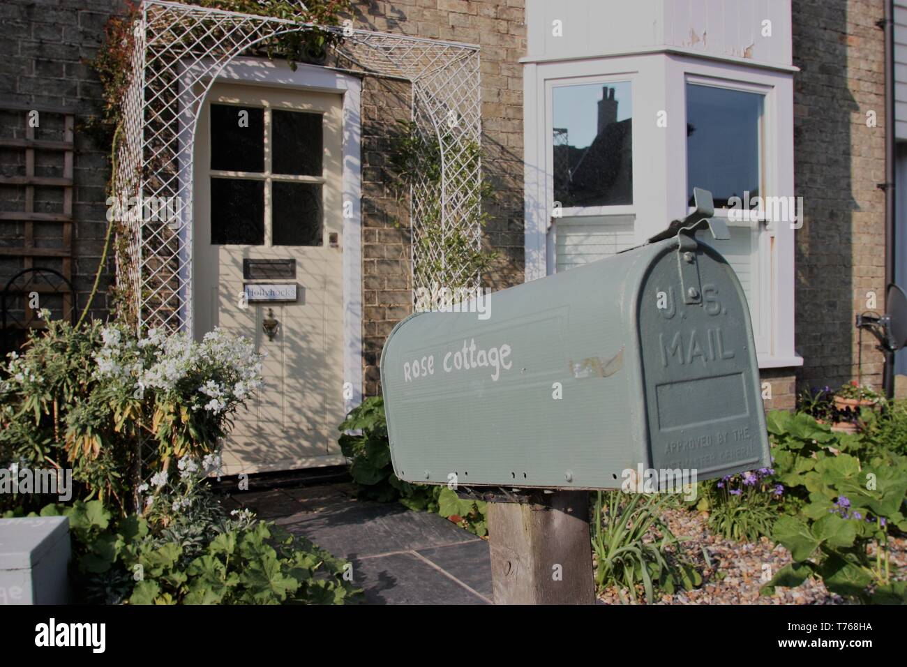 Post box outside a little cottage in Walberswick UK Stock Photo - Alamy