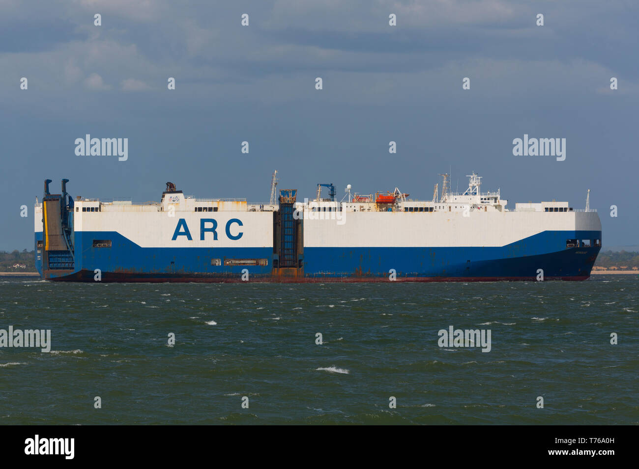 Roll on roll off vehicle ship hi-res stock photography and images - Alamy