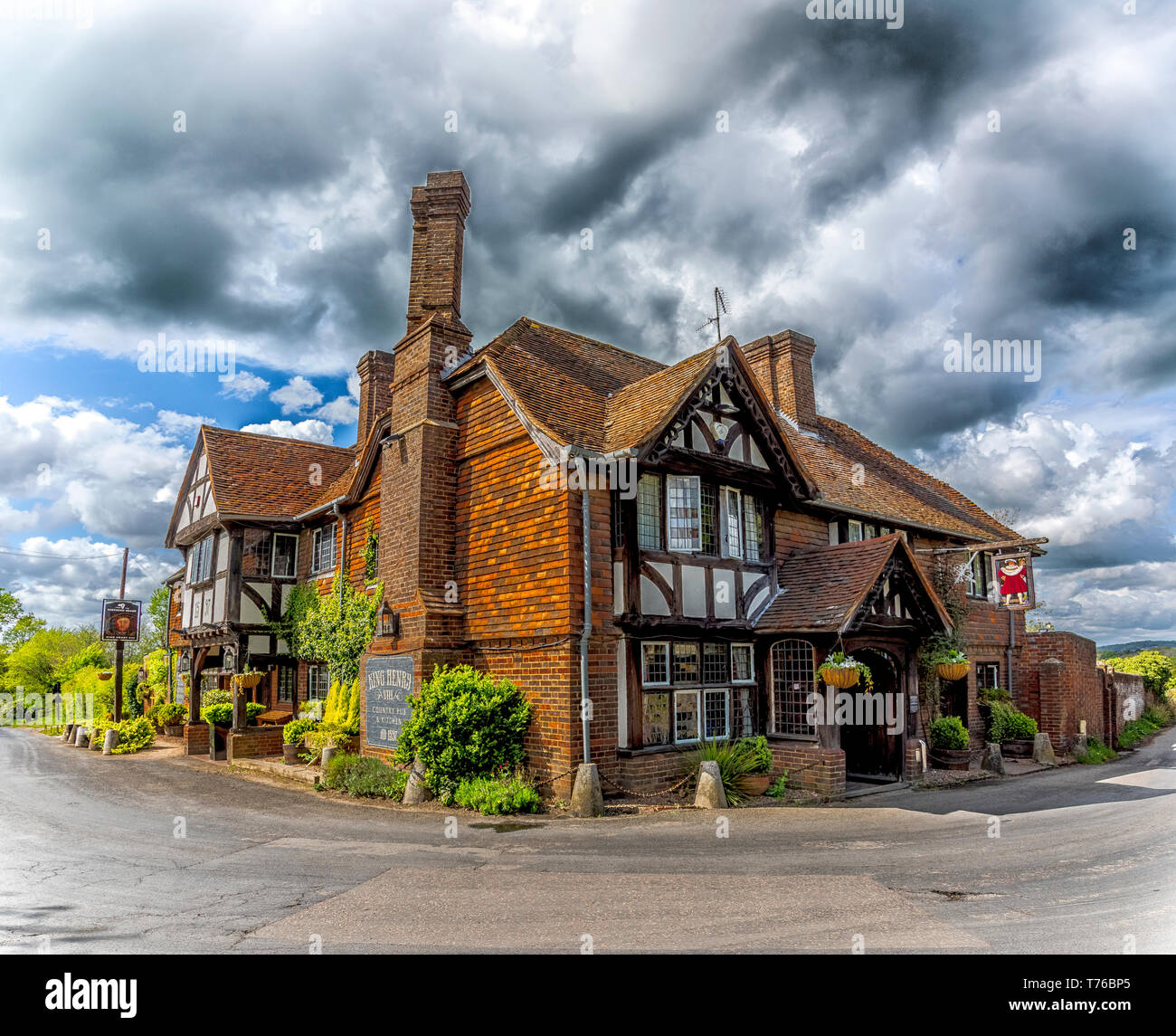 The 17th century public house of Henry VIII in the Kent Village of ...