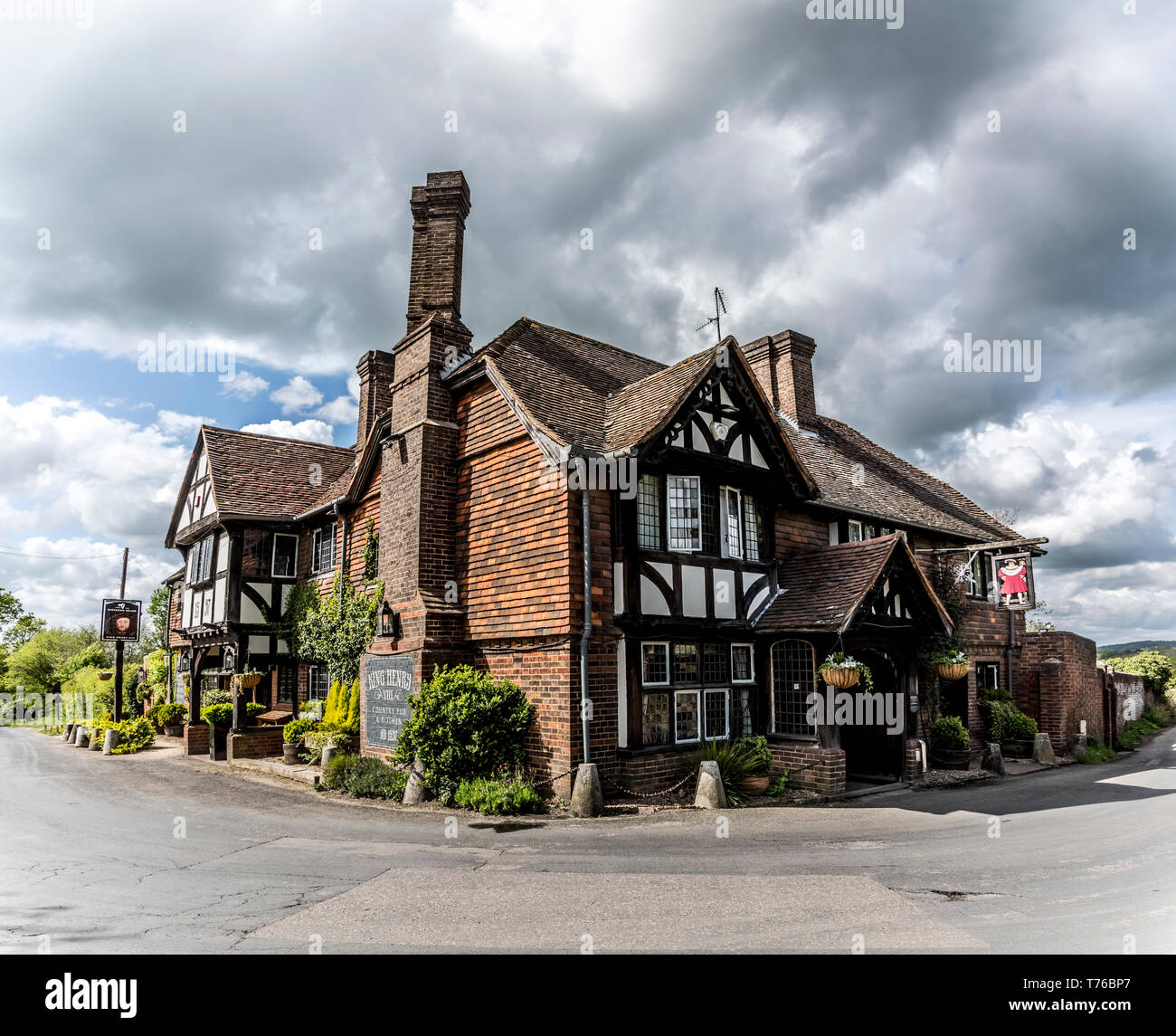 The 17th century public house of Henry VIII in the Kent Village of ...