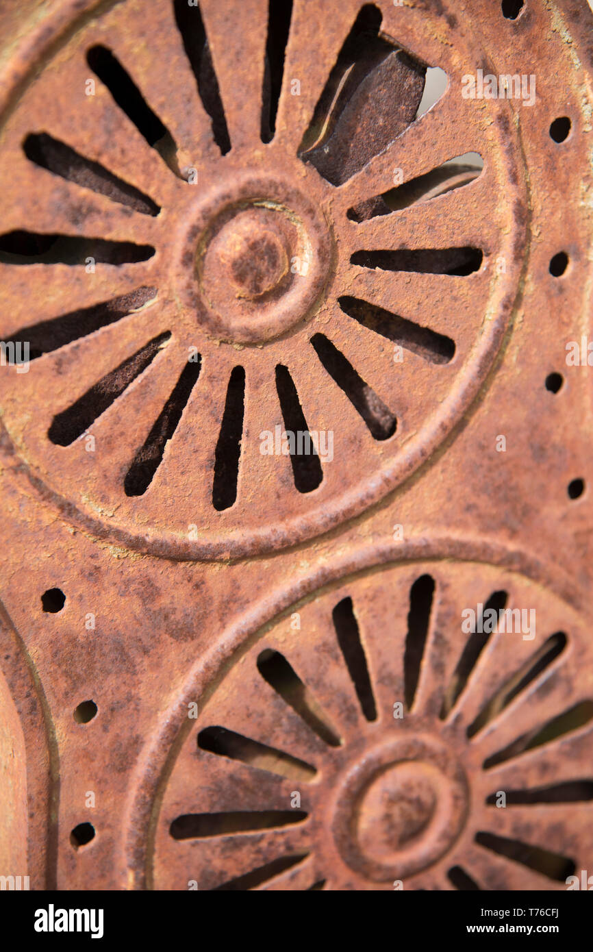 Rusting metal of an old Victorian clothes mangle Stock Photo - Alamy