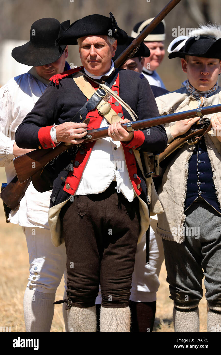 Reenactors of American Continental Army loading their muskets in Jockey ...