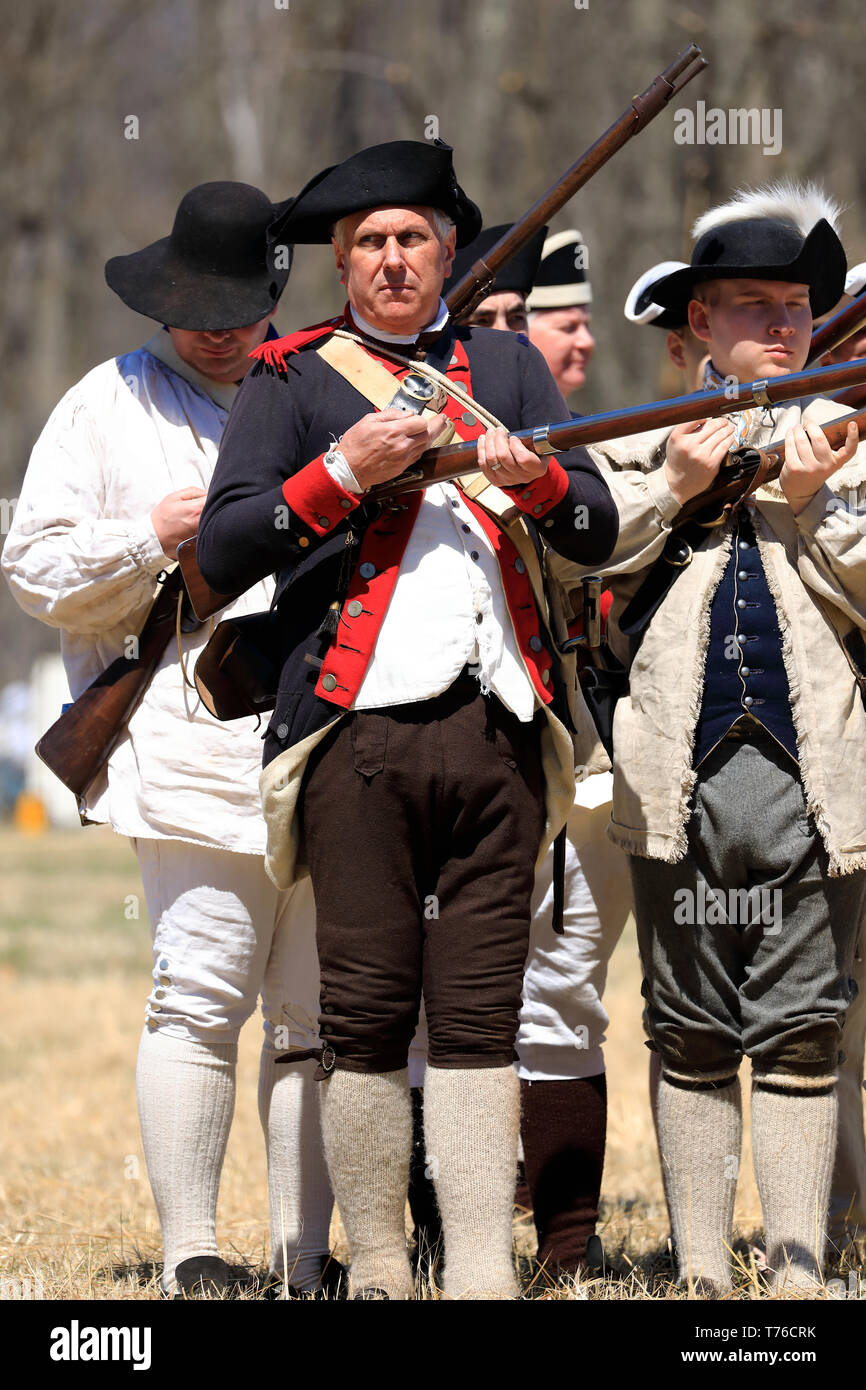 Reenactors of American Continental Army loading their muskets in Jockey ...
