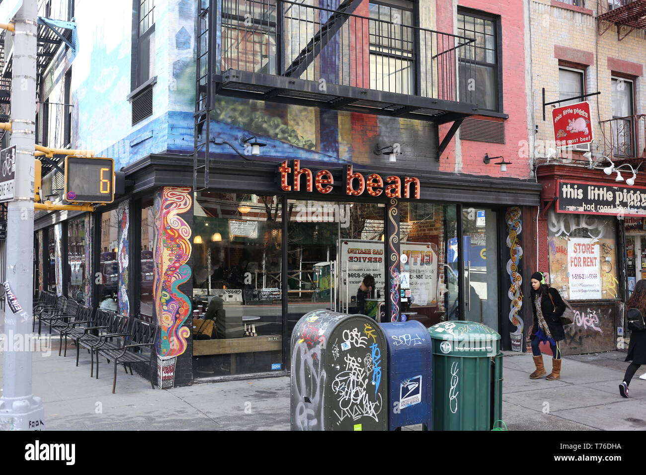 The Bean cafe and restaurant facade in Manhattan, NY Stock Photo - Alamy