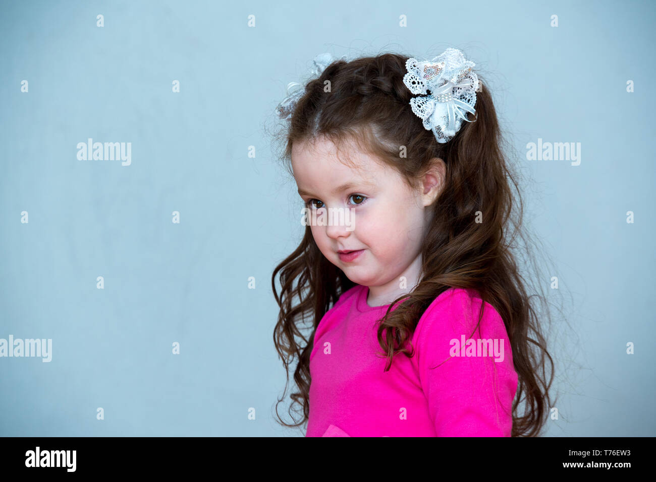 Chestnut hair color hi-res stock photography and images - Alamy