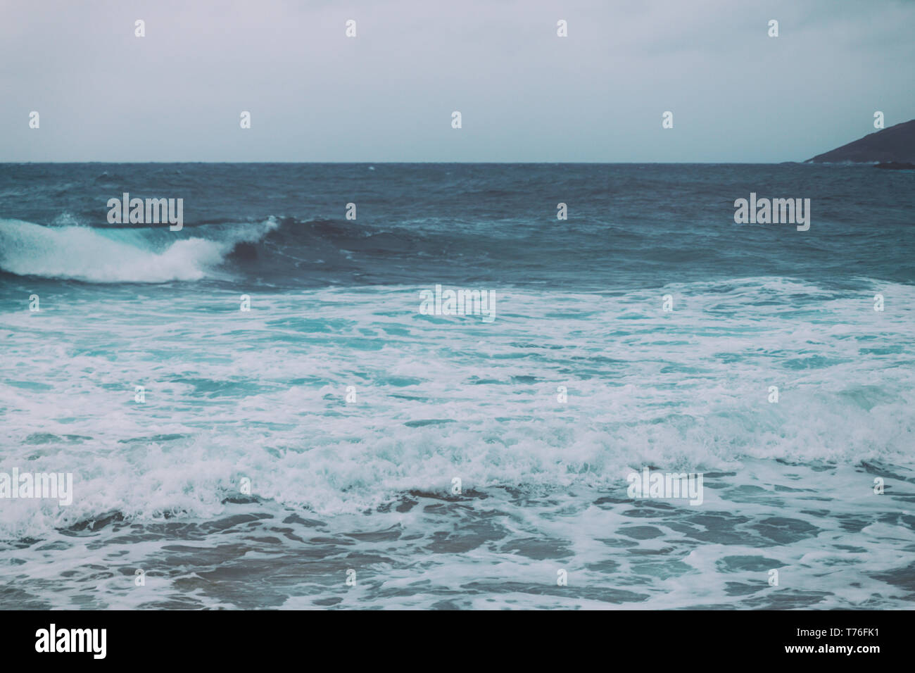 Retro vintage background image of ocean waves from the beach Stock ...