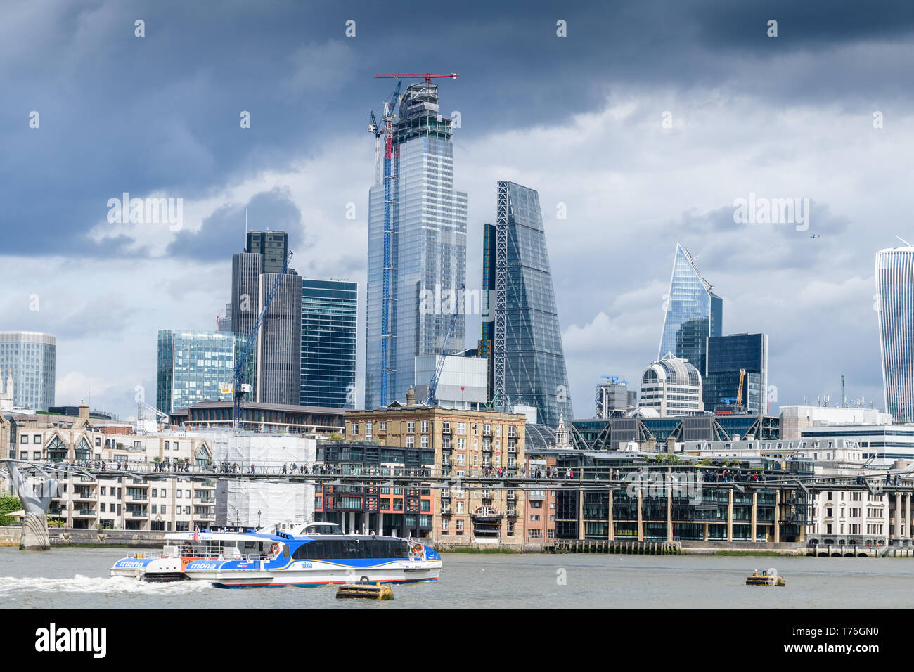 London iconic buildings hi-res stock photography and images - Alamy