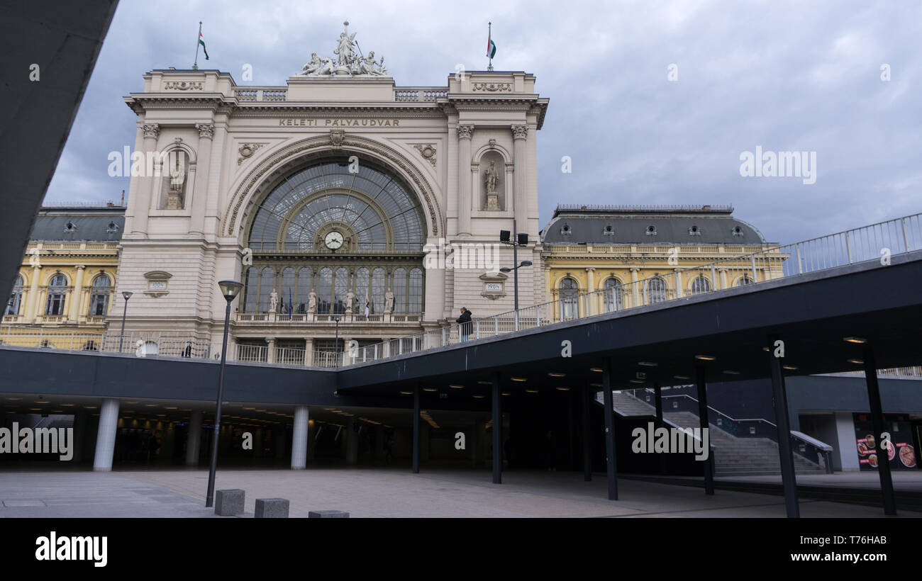 Budapest central station hi-res stock photography and images - Alamy