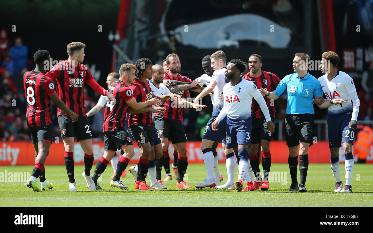 Tottenham hotspur players exchange words hi-res stock photography and ...
