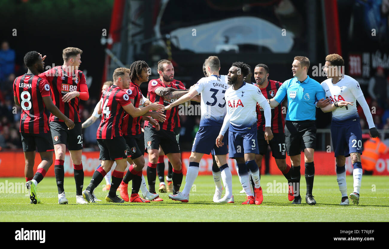 Tottenham hotspur players exchange words hi-res stock photography and ...