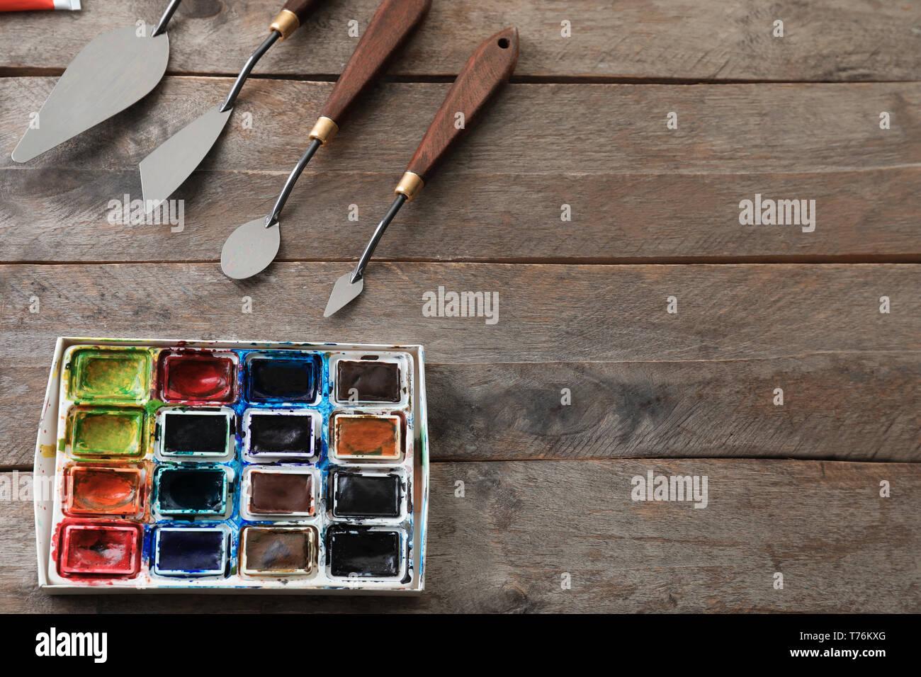 Palette artist knives paints hi-res stock photography and images - Alamy