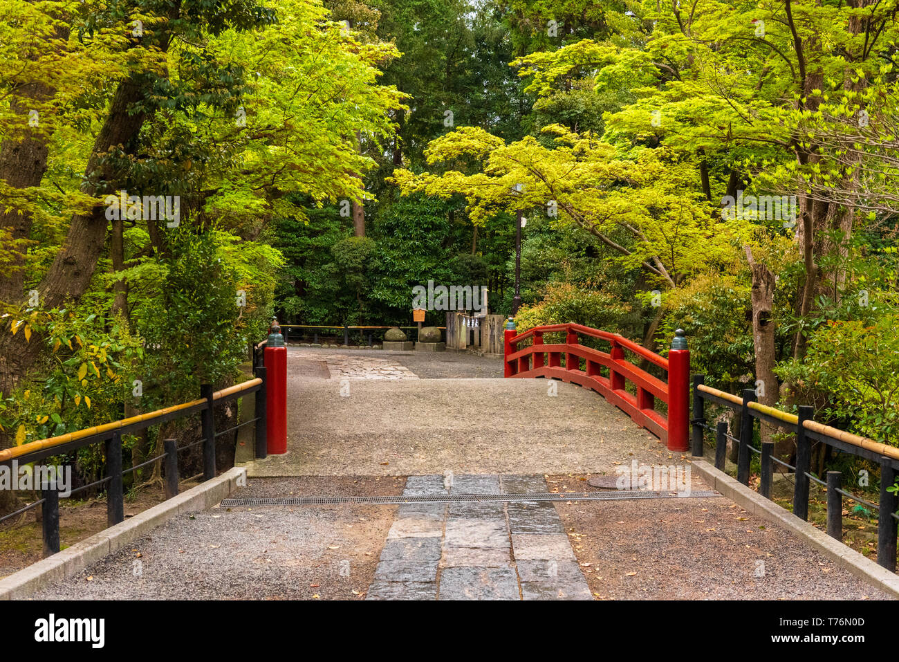 Footbridge leading to Japanese gardens in a park Stock Photo - Alamy