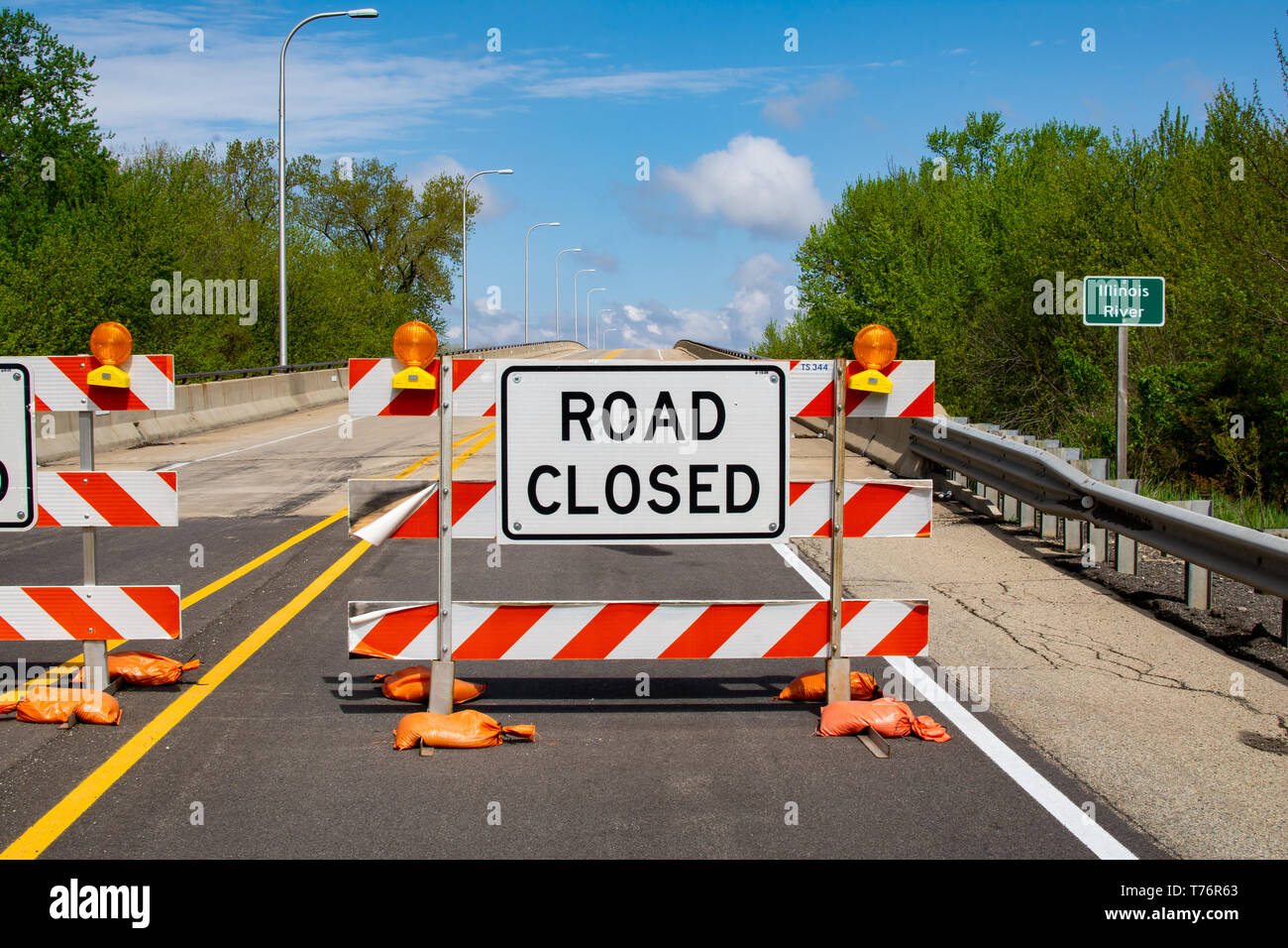 Sand blocking road hi-res stock photography and images - Alamy