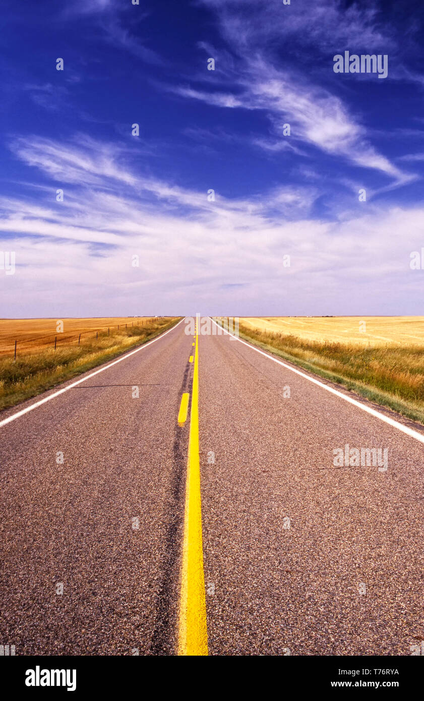 Two lane empty road hi-res stock photography and images - Alamy