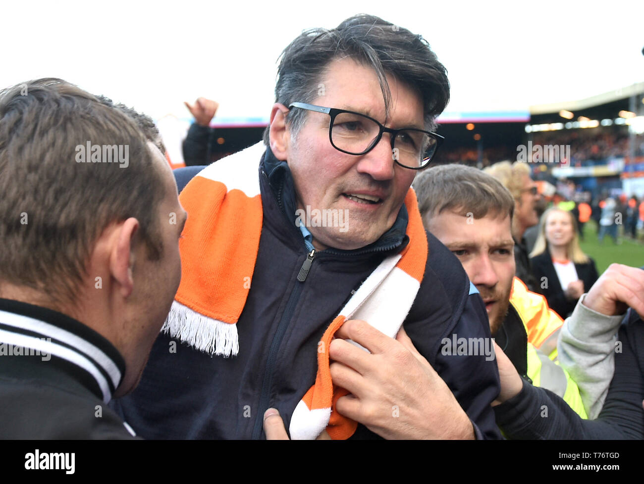 Luton town manager centre hi-res stock photography and images - Alamy