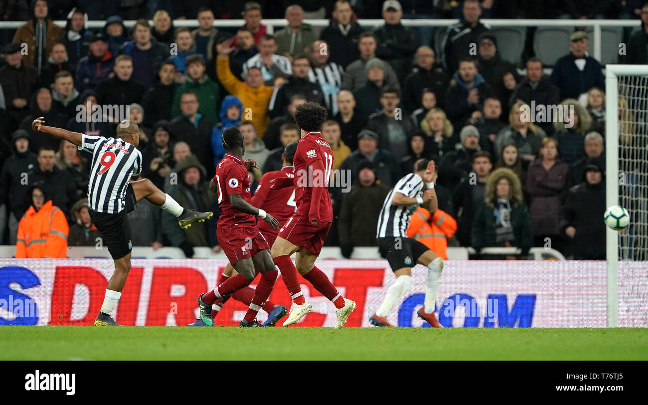 Newcastle uniteds salomon rondon celebrates scoring hi-res stock ...