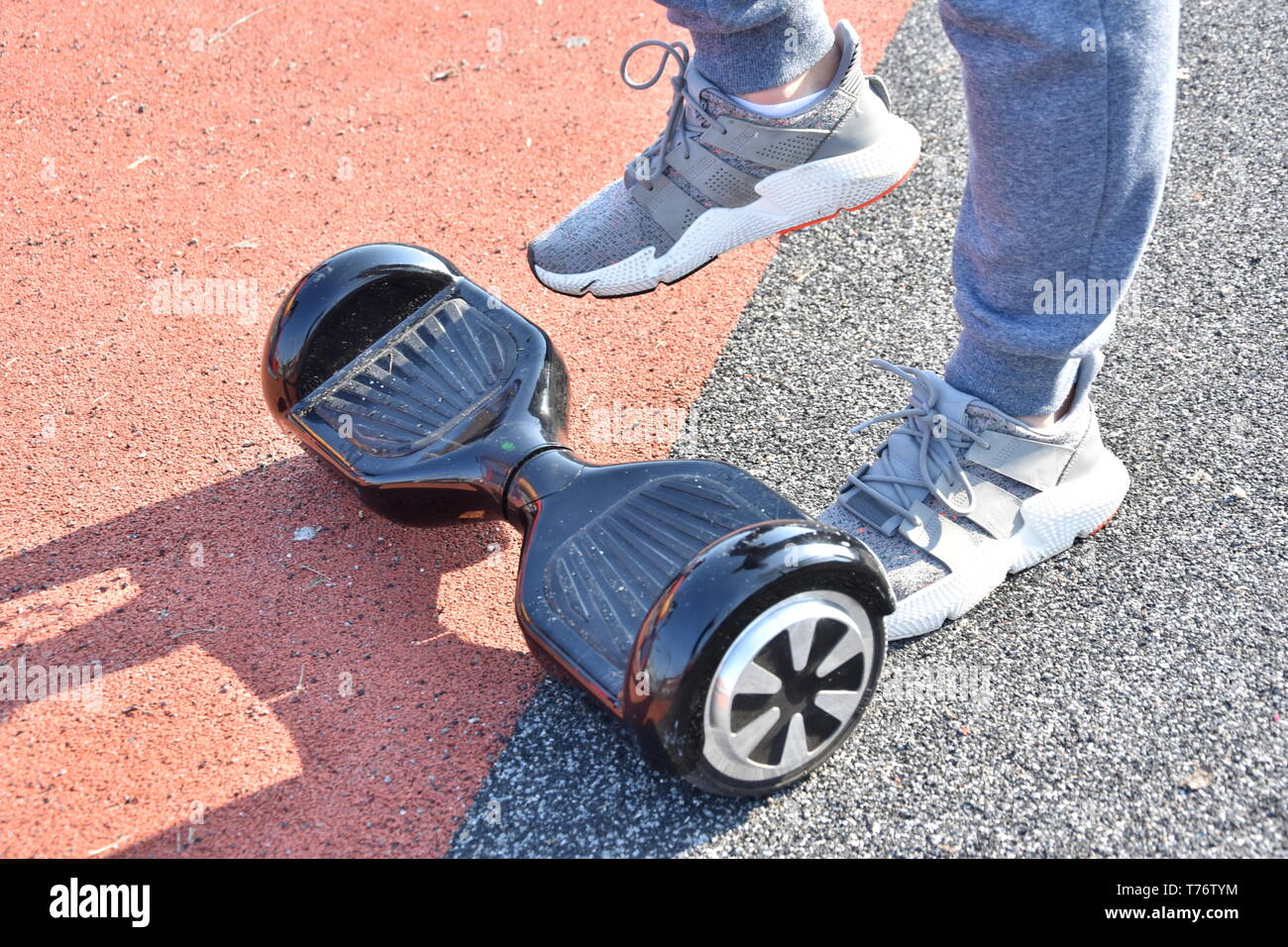 Legs on hoverboard hi-res stock photography and images - Alamy