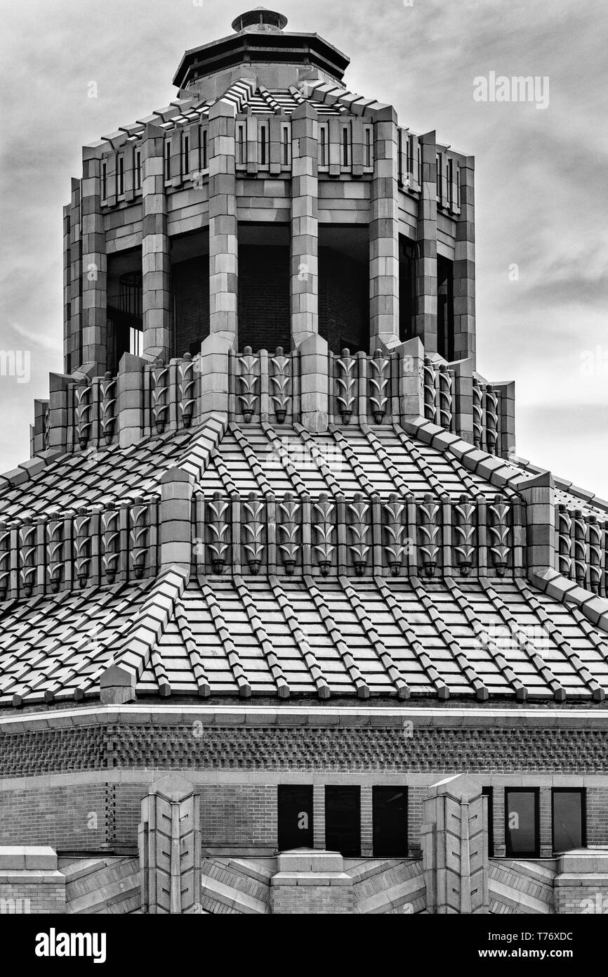 This architectural detail reveals the Art Deco tiling of the City ...