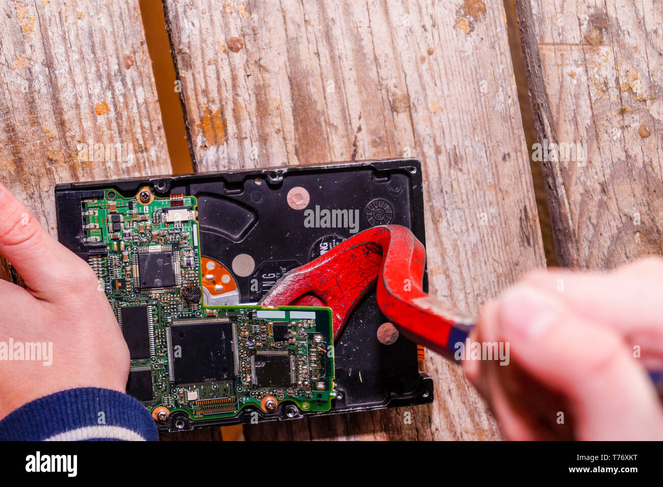 Man destroy computer hi-res stock photography and images - Alamy