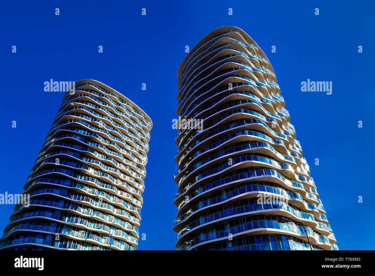 High rise flats london hi-res stock photography and images - Alamy