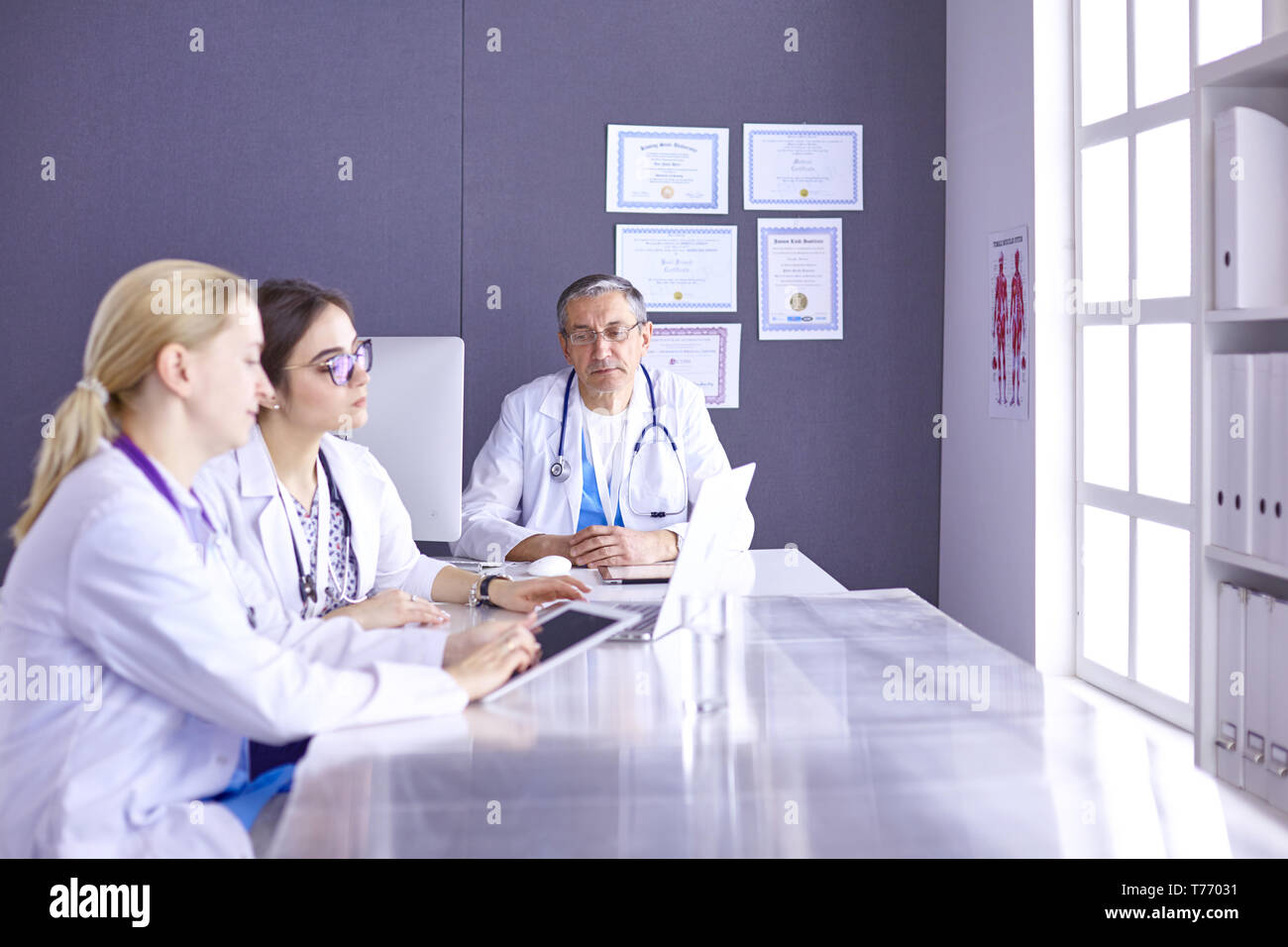 Medical staff meeting hi-res stock photography and images - Alamy