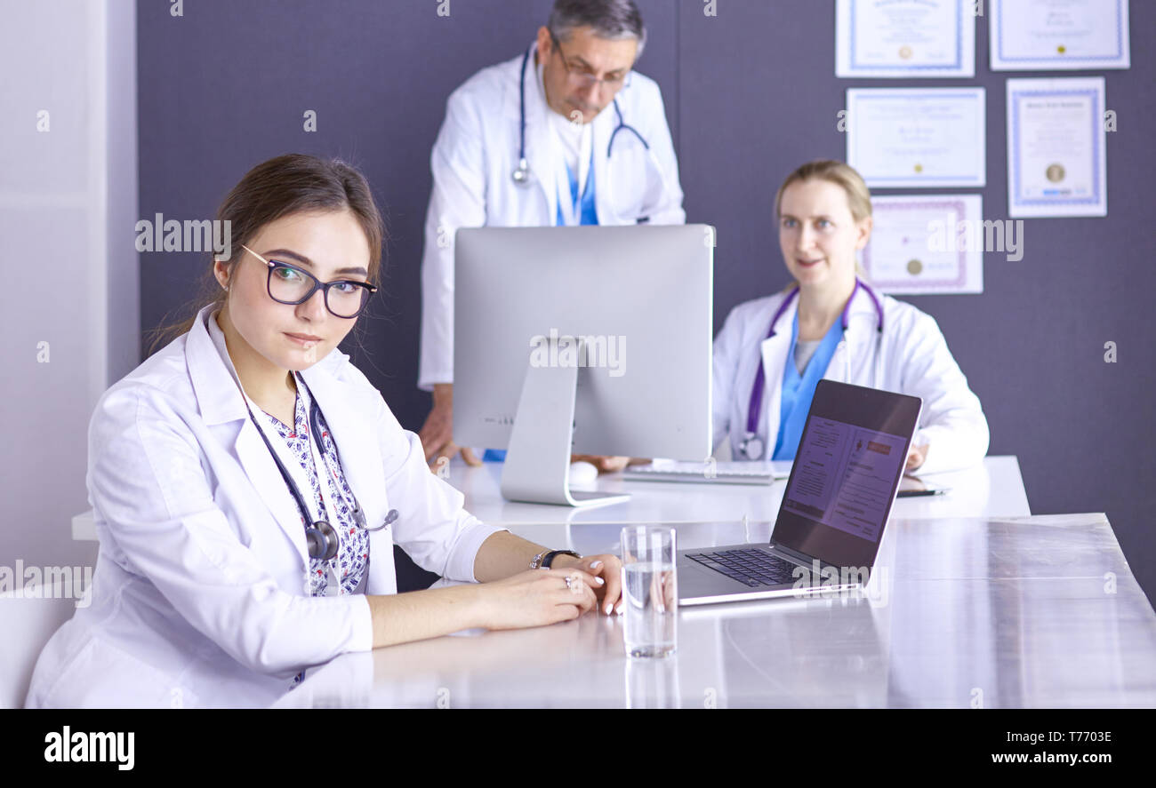 Doctor office discussion hi-res stock photography and images - Alamy