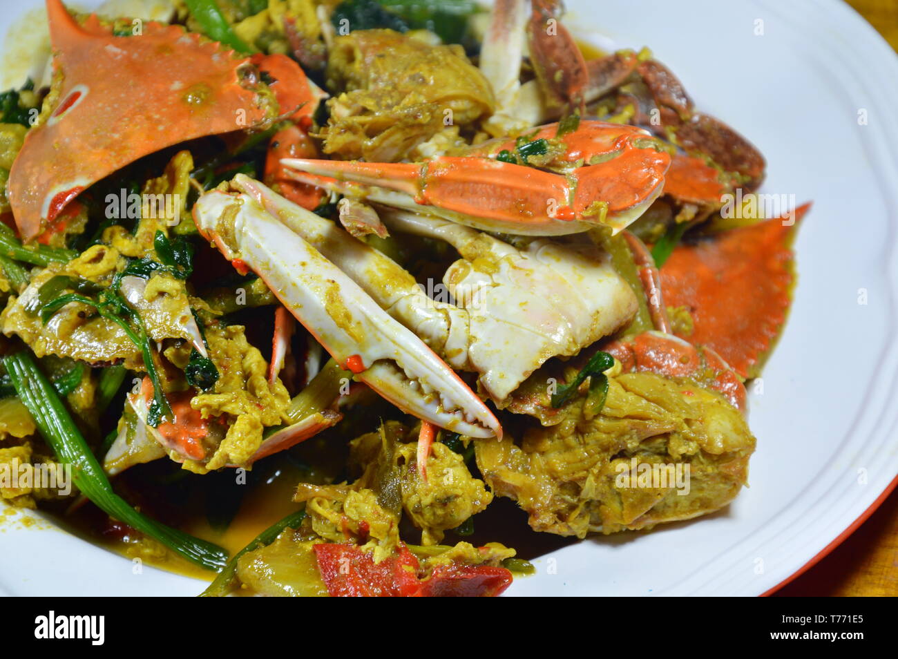 stir fried flower crab with yellow curry on dish Stock Photo - Alamy