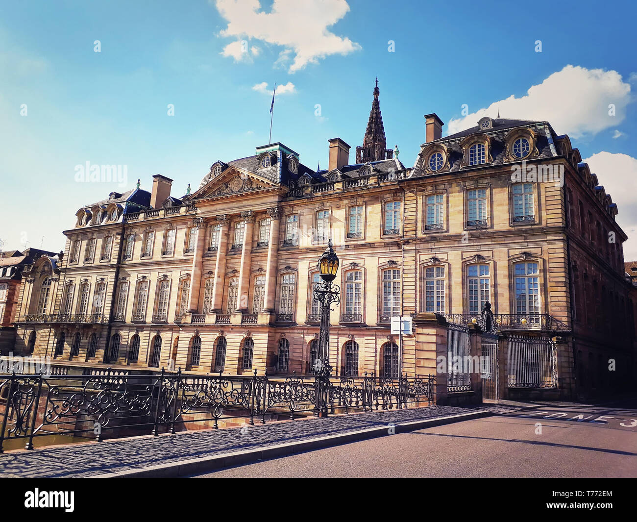Building france house museum hi-res stock photography and images - Alamy