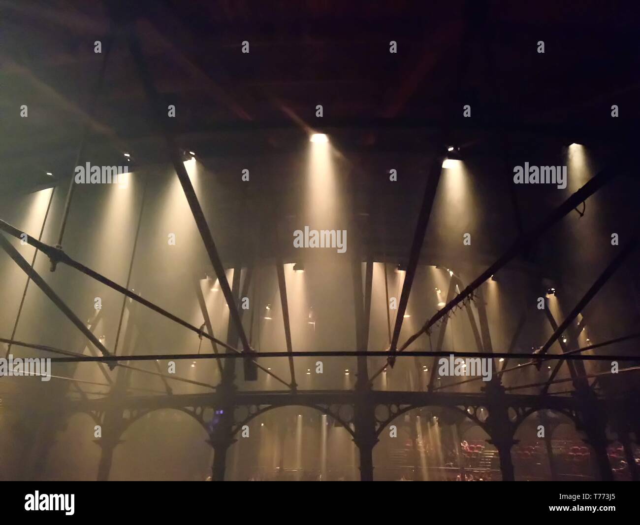 Theatre stage lights hi-res stock photography and images - Alamy