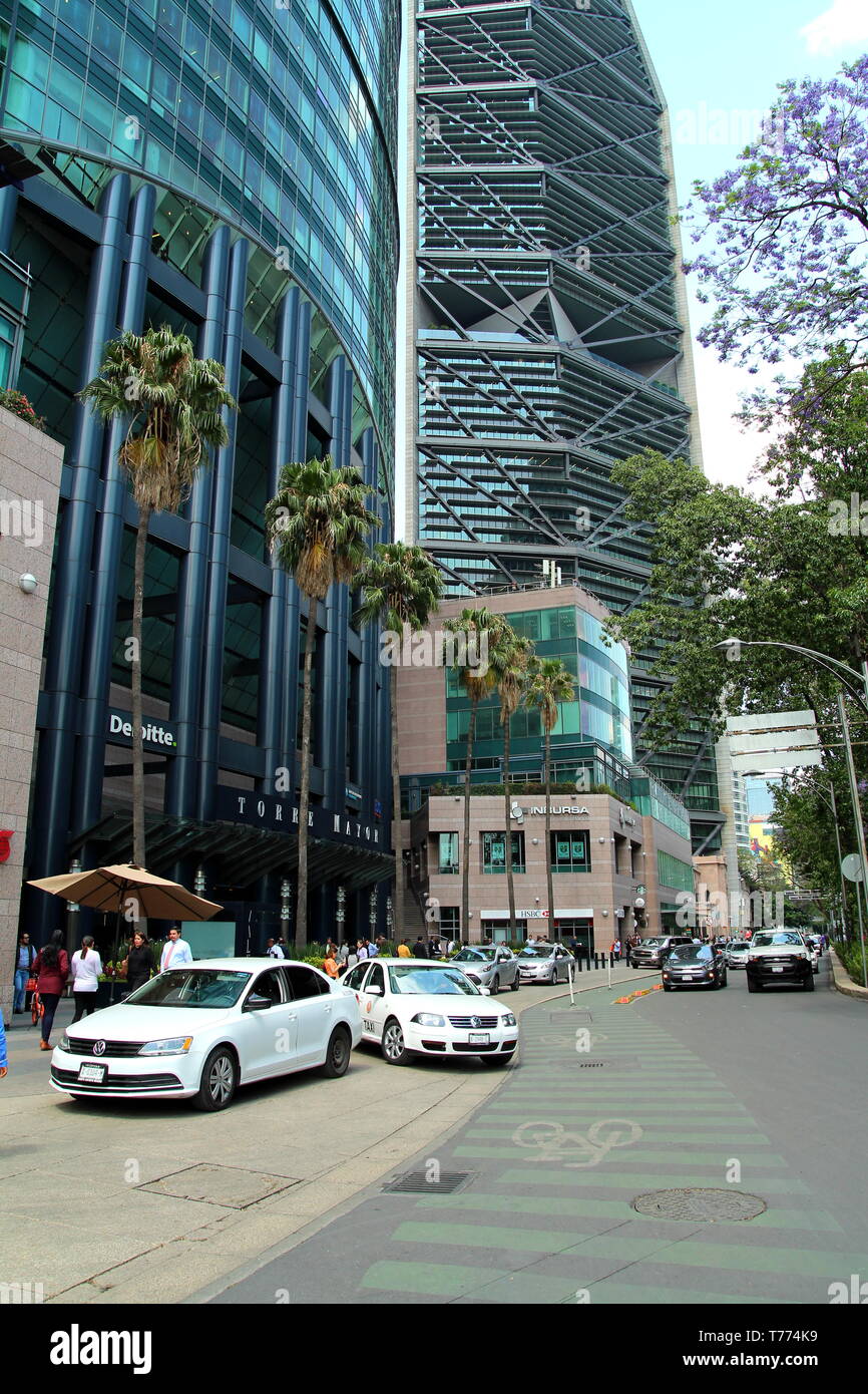 Earthquake resistant mexican tower Torre Mayor in Paseo de la Reforma ...
