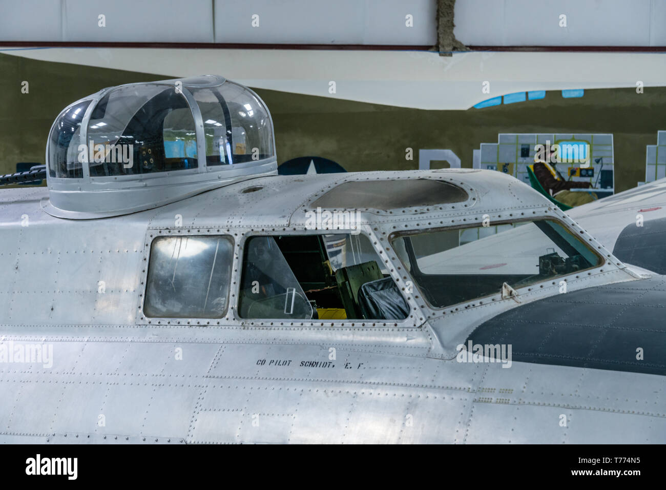 B 17 cockpit hi-res stock photography and images - Alamy