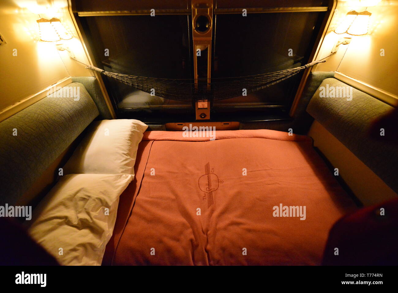 Sleeping compartment in a vintage American Pullman car Stock Photo - Alamy