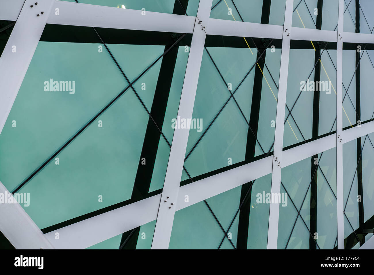 Modern structures of steel and glass hi-res stock photography and ...