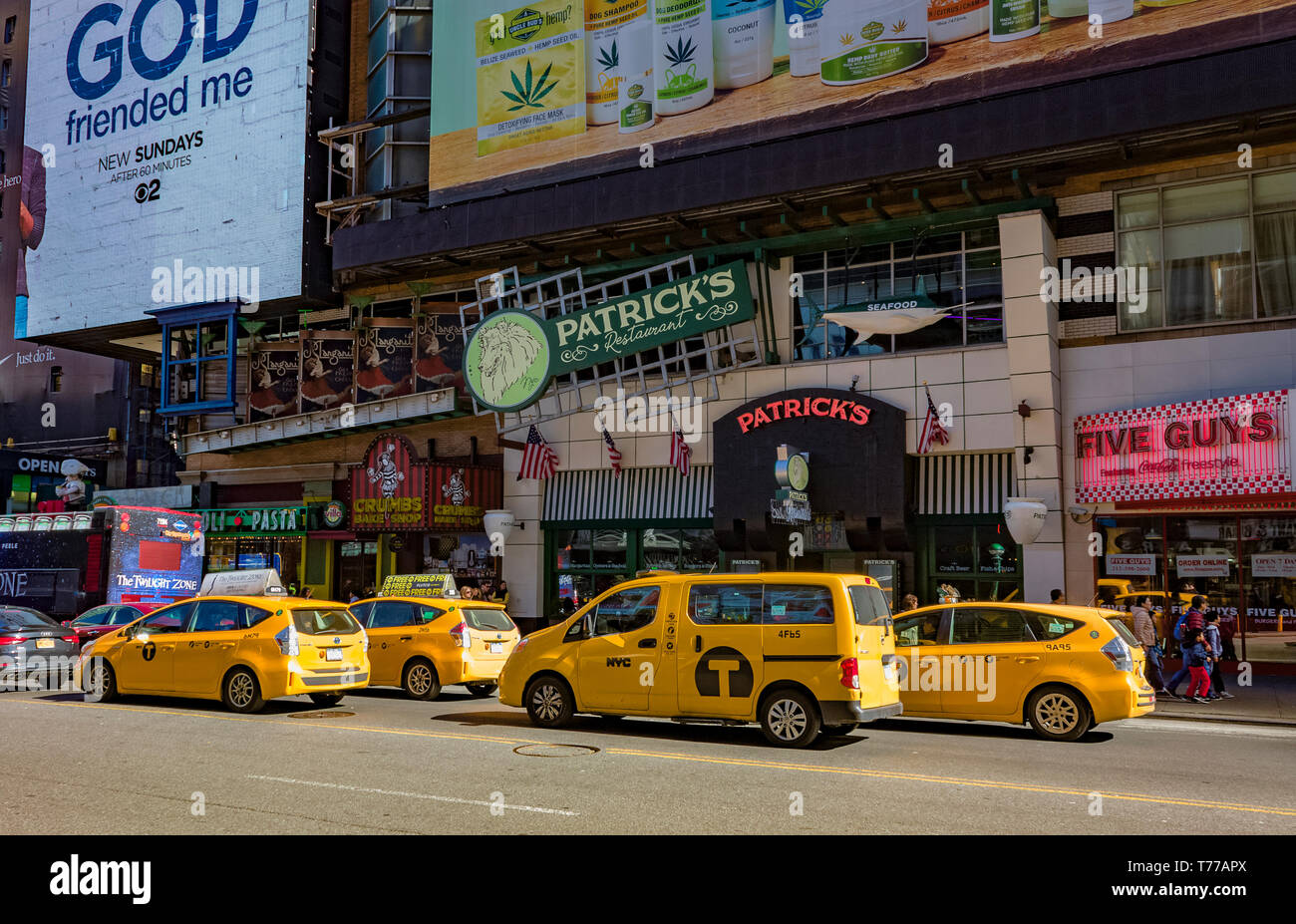 American yellow cabs hi-res stock photography and images - Alamy