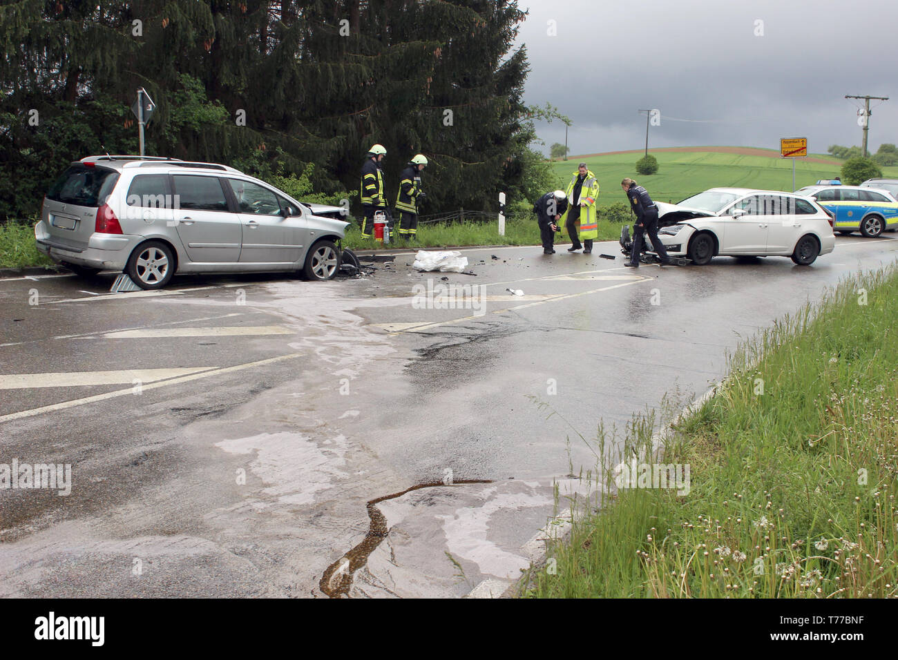 Frontal collision hi-res stock photography and images - Alamy