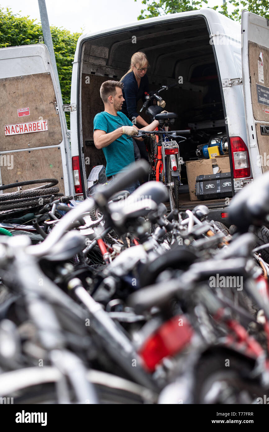 Stolen bicycle police hi-res stock photography and images - Alamy