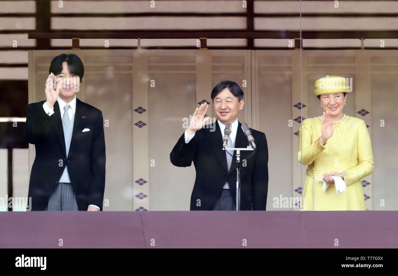 Tokyo, Japan. 4th May, 2019. Japanese Emperor Naruhito (C), accompanied ...