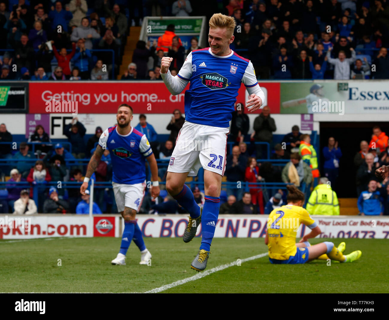 Leeds united celebrates first goal hi-res stock photography and images ...