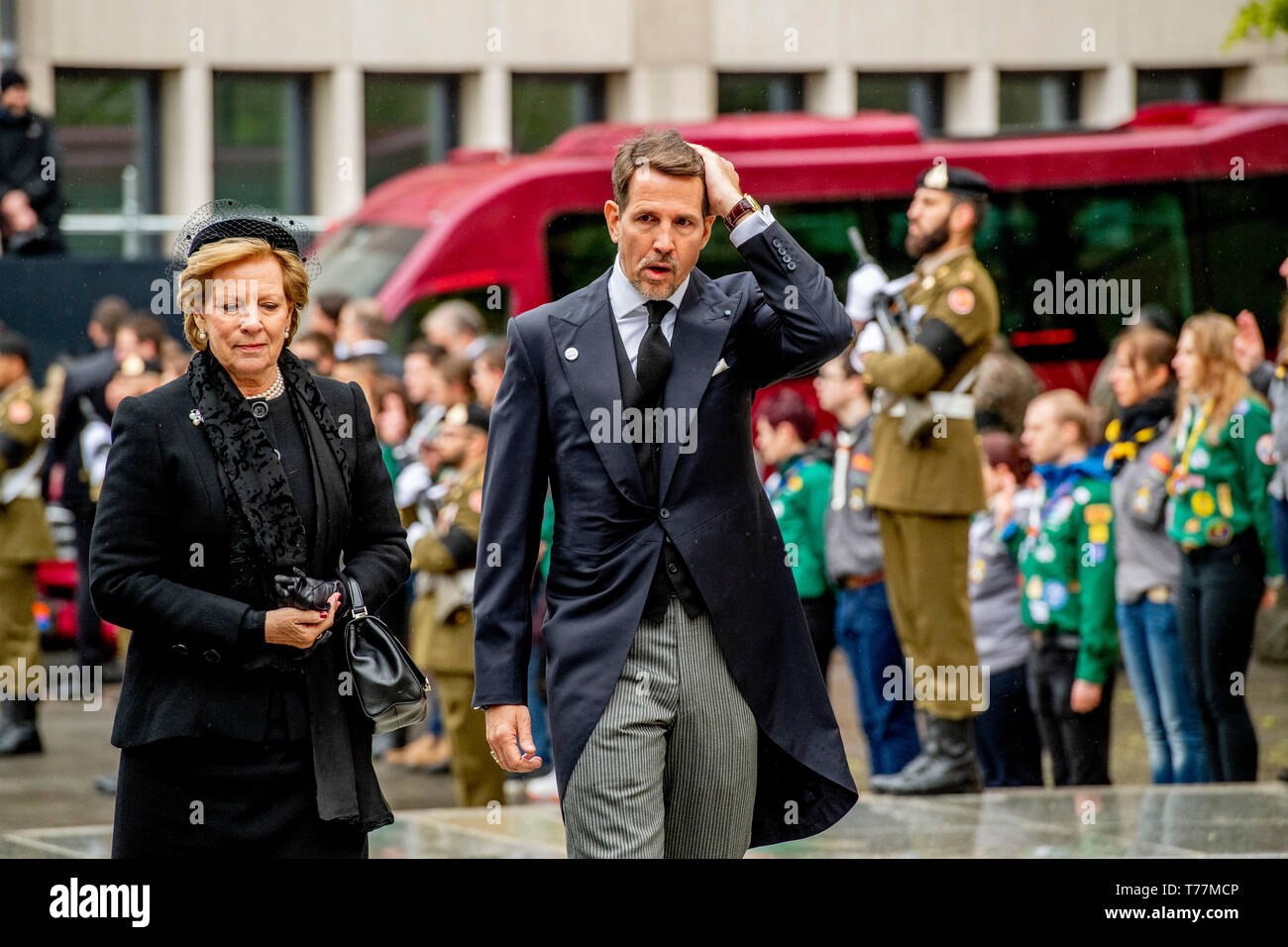 Maria crown hi-res stock photography and images - Alamy