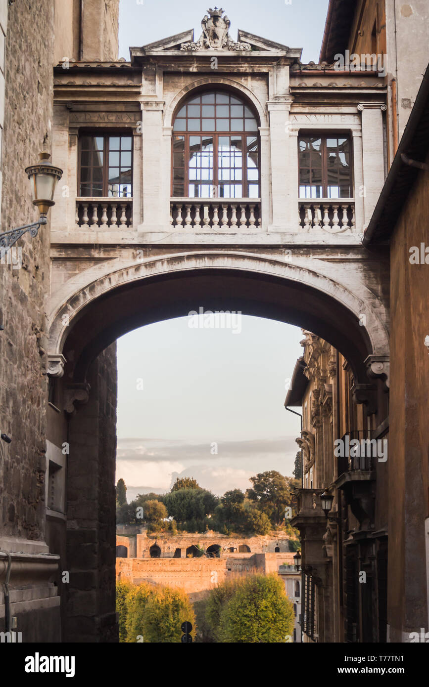 Bridge between two buildings hi-res stock photography and images - Alamy