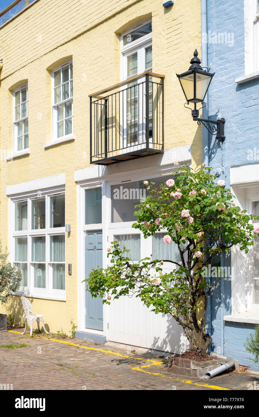 Yellow victorian house hi-res stock photography and images - Alamy