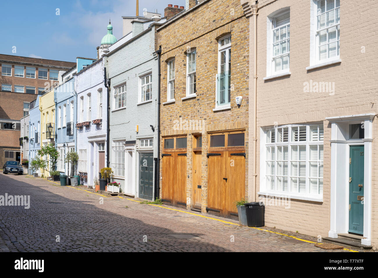 Queen's gate mews london hi-res stock photography and images - Alamy
